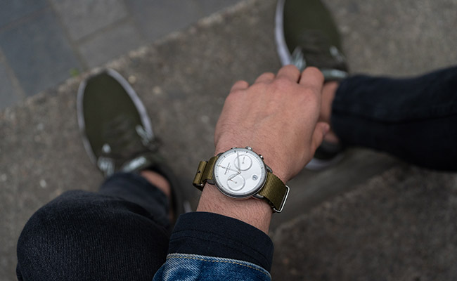 Digital jumping-seconds display - Laser Watches